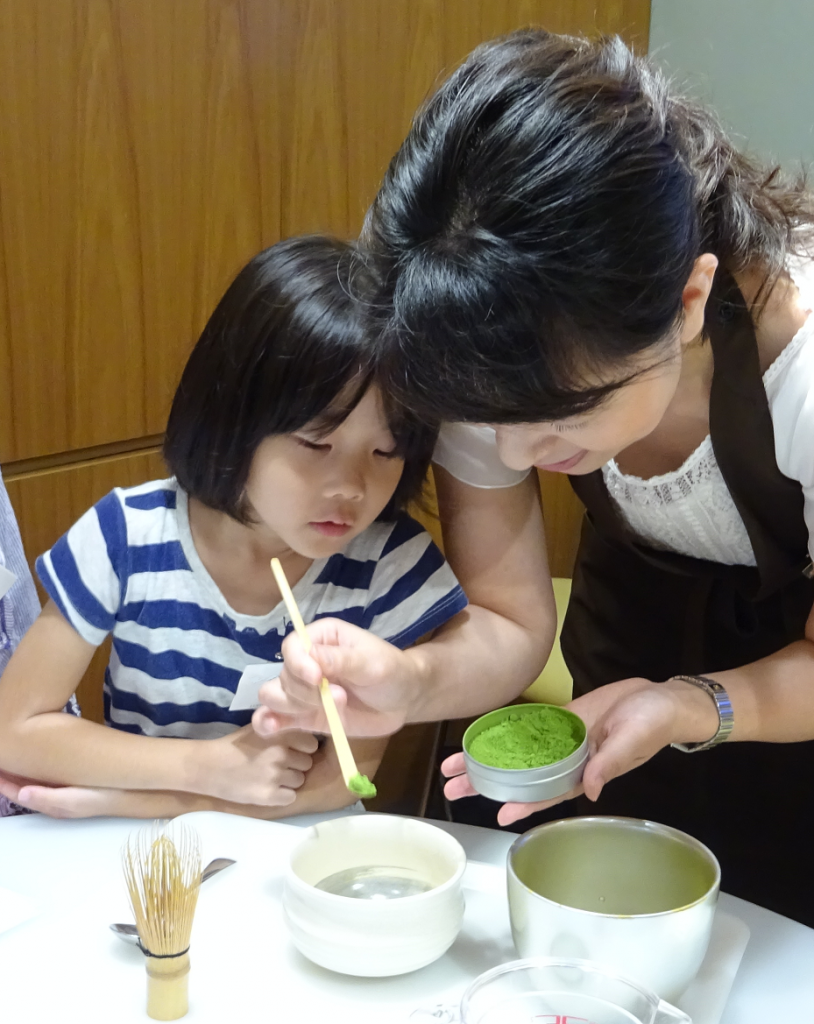 %e6%8a%b9%e8%8c%b6%e5%ae%9f%e6%bc%94 | LUPICIA TEA SCHOOL